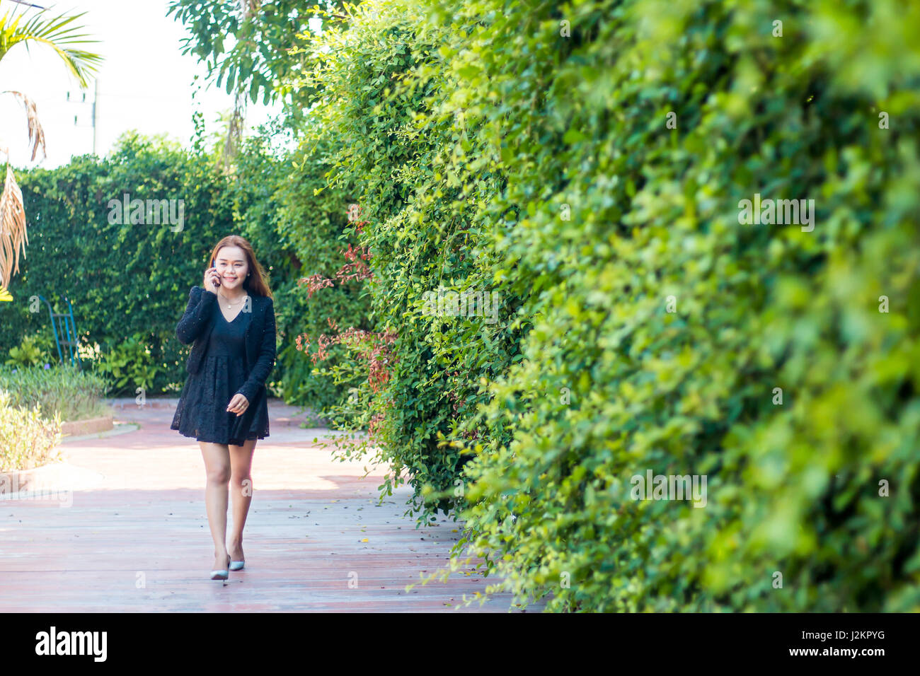 Young woman with modern business To walk the phone, communicate Stock ...