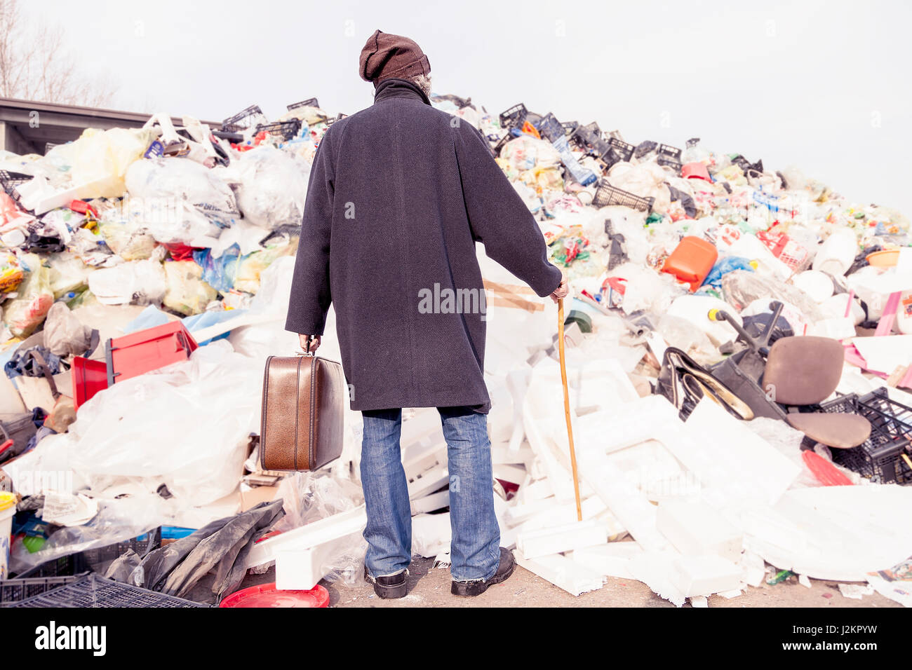 homeless standing in front of a plastic mountain Stock Photo - Alamy
