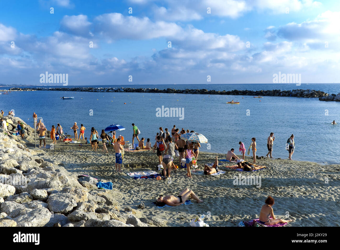 Italy beach crowded hi-res stock photography and images - Alamy