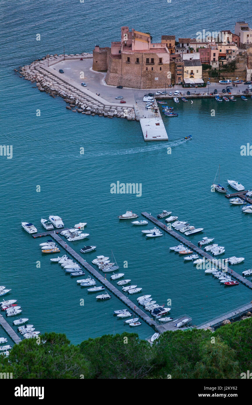 Harbor castellamare del golfo sicily hi-res stock photography and ...