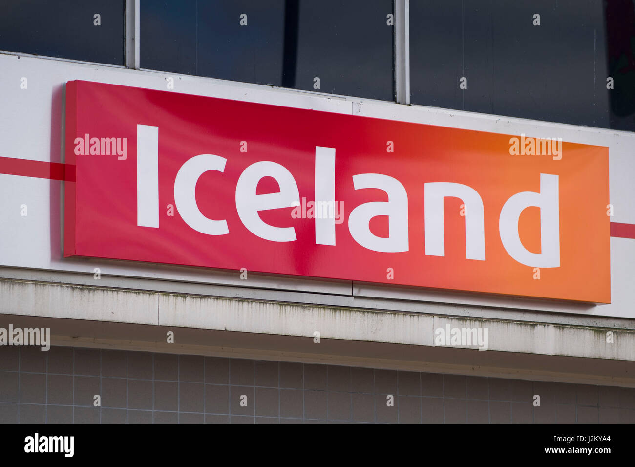 Iceland supermarket sign logo Stock Photo - Alamy