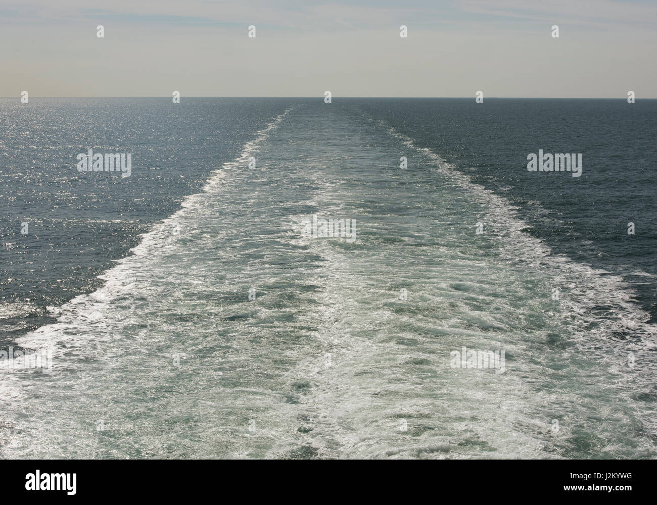 The ships wake hi-res stock photography and images - Alamy