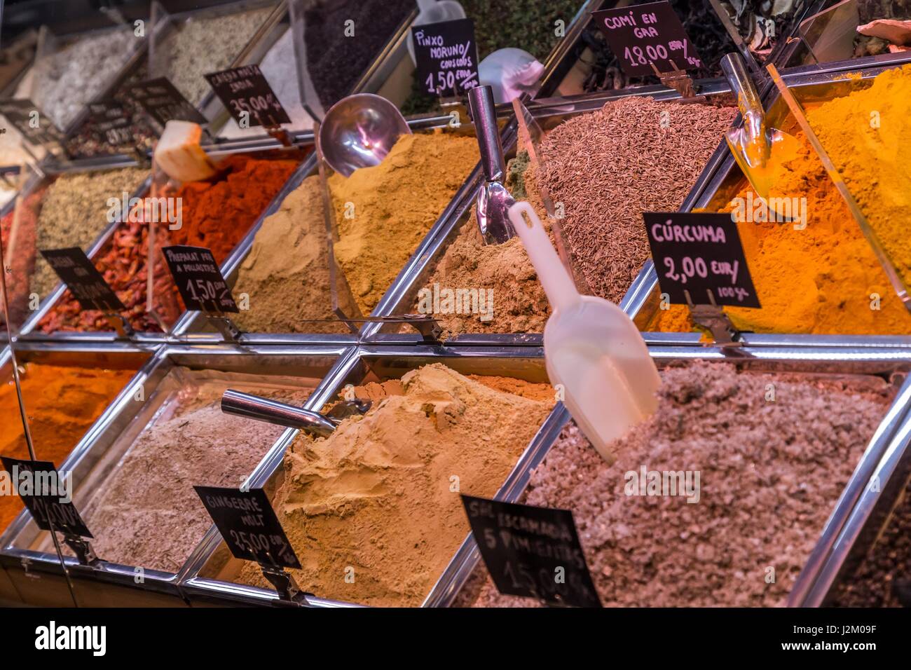 Variety of spices on the market Stock Photo - Alamy