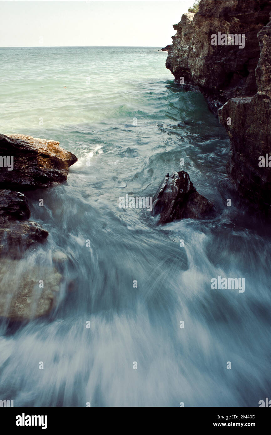The sound of waves when crashing on rocks Stock Photo - Alamy