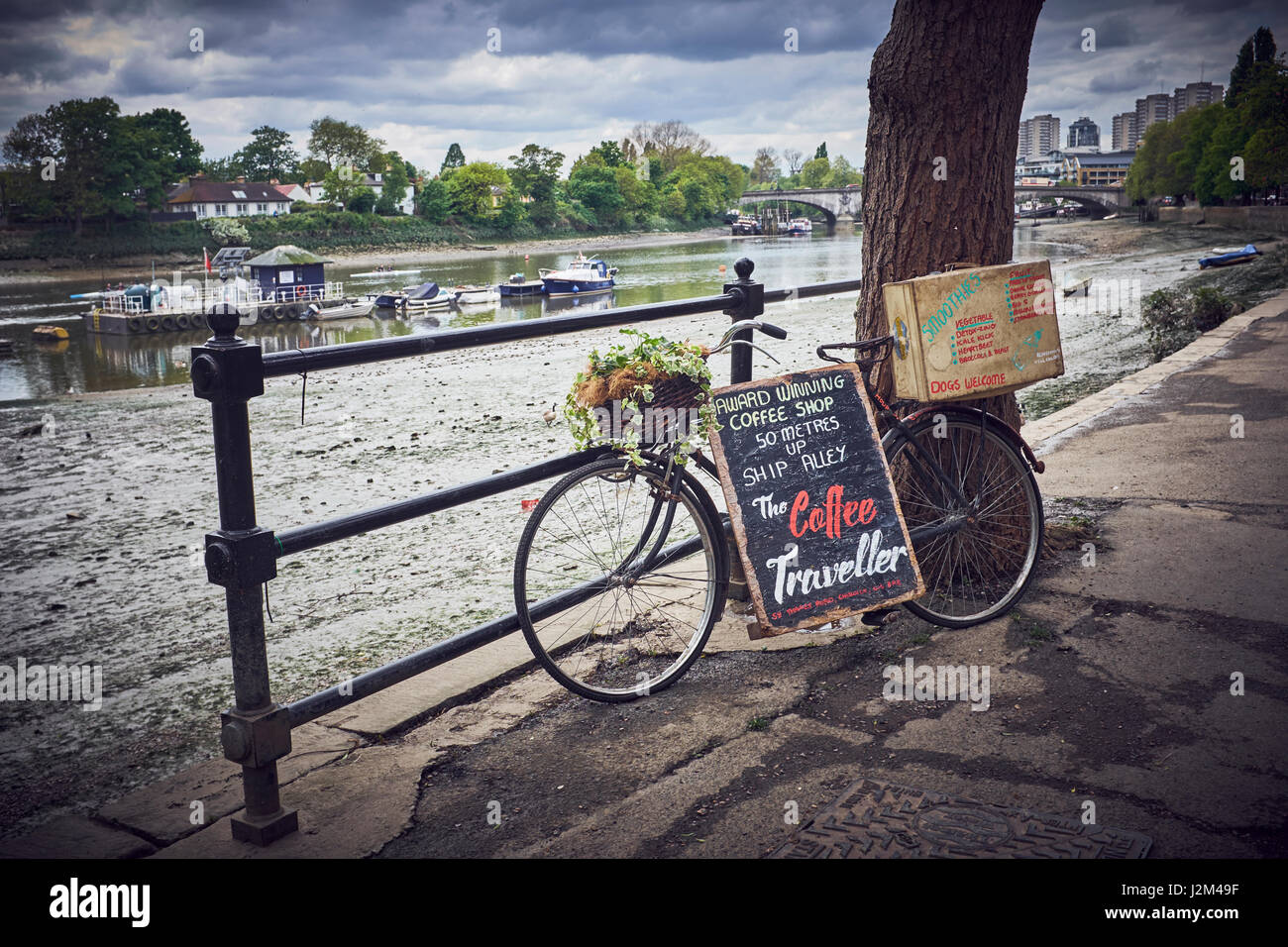 Chiswick riverside hi-res stock photography and images - Alamy