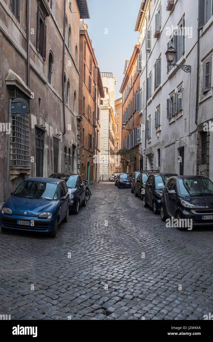 Italian street hi-res stock photography and images - Alamy