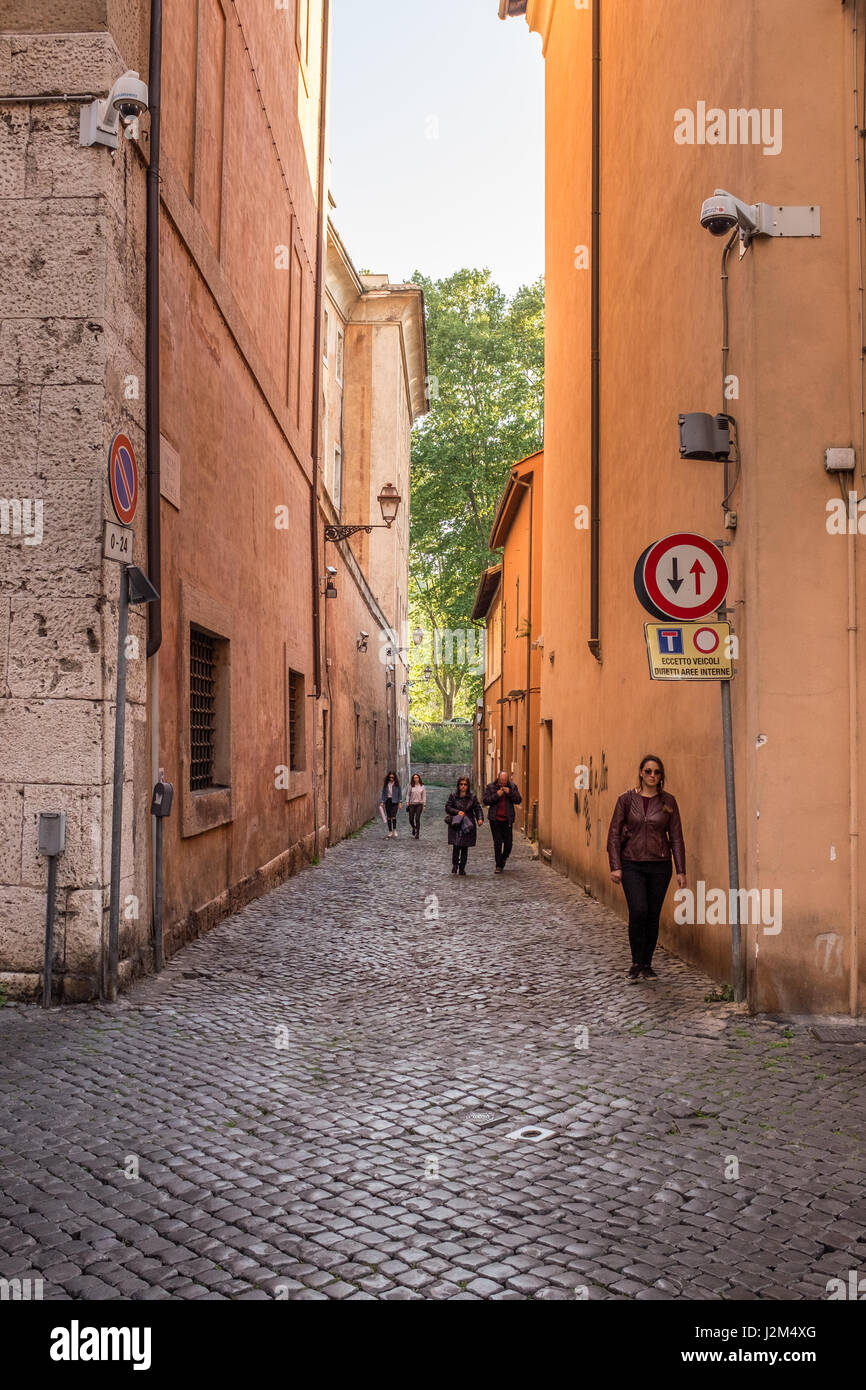 Italian narrow street hi-res stock photography and images - Alamy