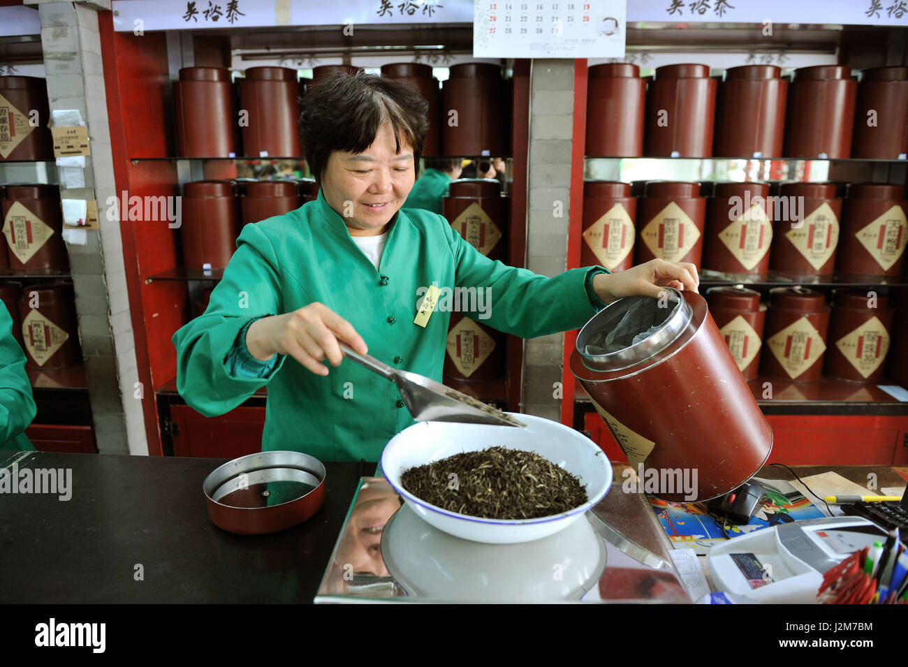 China, Beijing, Dongcheng District, traditional Beijing Hutong, tea ...
