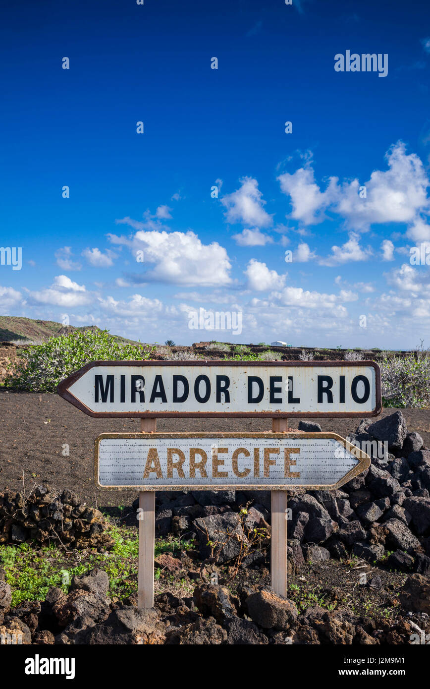 Spain, Canary Islands, Lanzarote, El Capitan, sign to Mirador del Rio ...