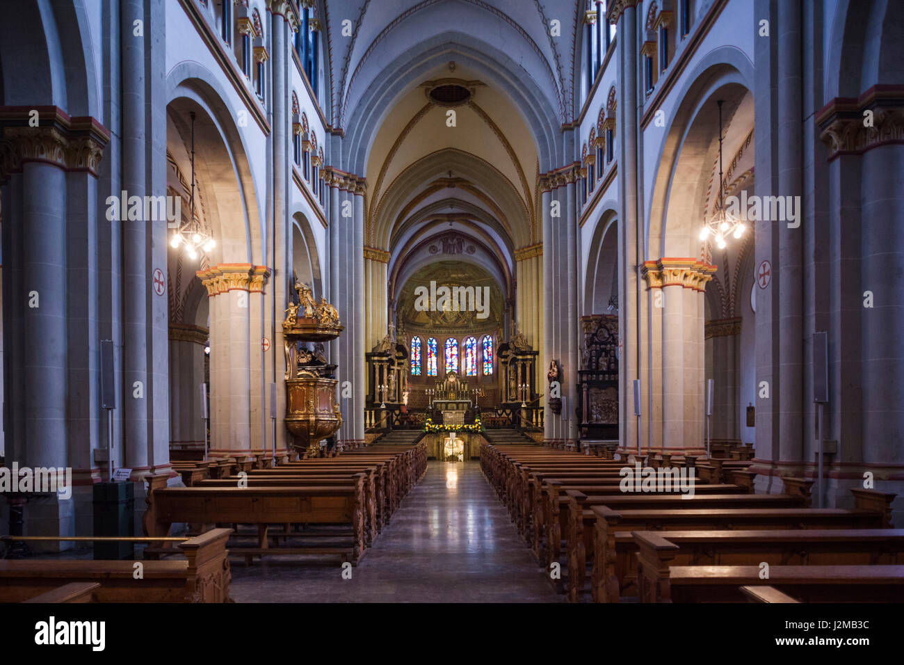 Germany, Nordrhein-Westfalen, Bonn, Munsterbasilika basilica, interior ...