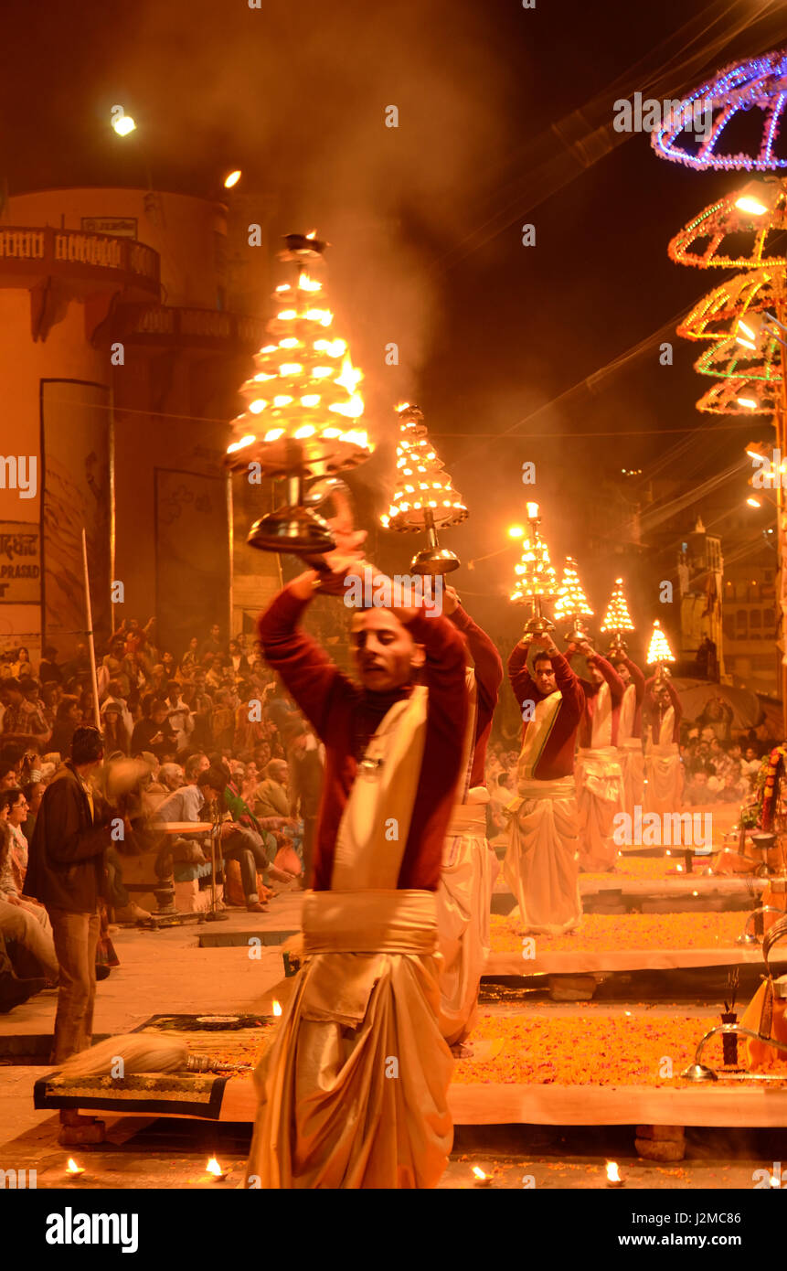 Hindu priests performs the Ganga Aarti ritual in Varanasi Stock Photo ...