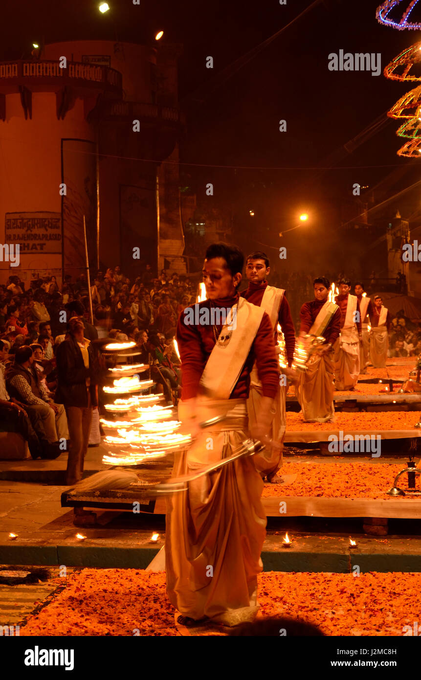 Hindu priests performs the Ganga Aarti ritual in Varanasi Stock Photo ...