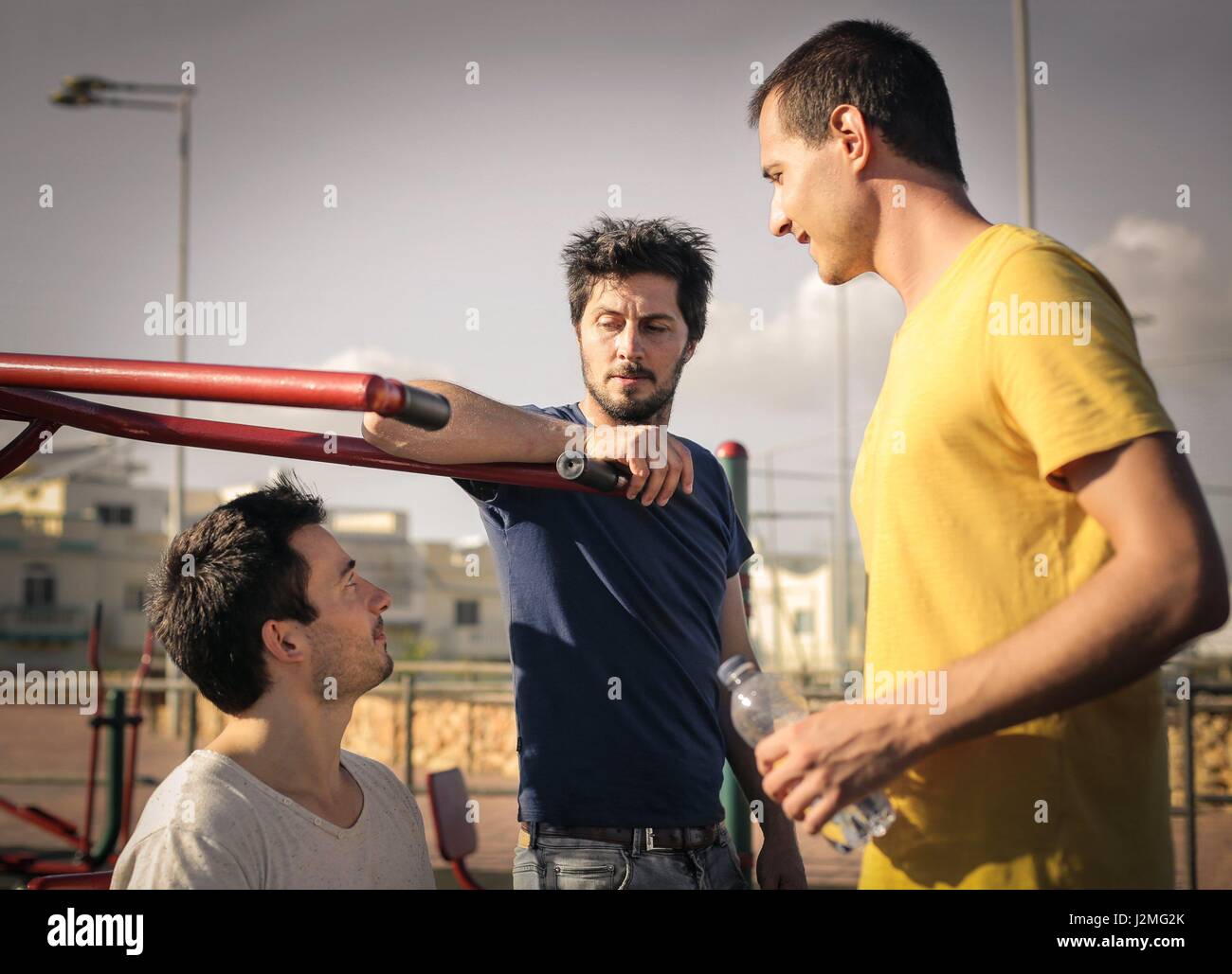 3 men talking outside Stock Photo - Alamy