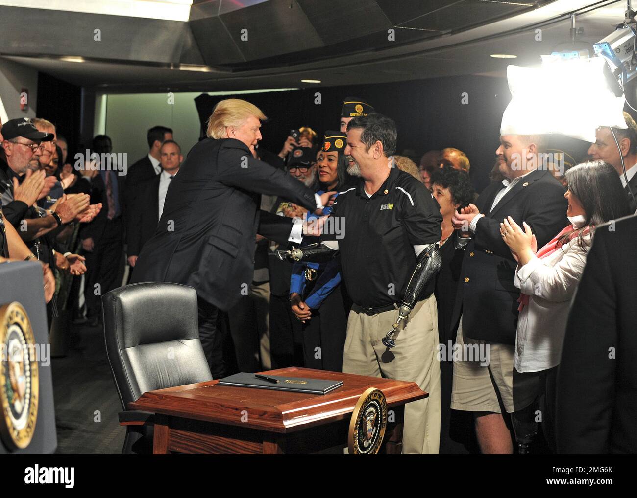 U.S President Donald Trump thanks Veterans for their service before ...