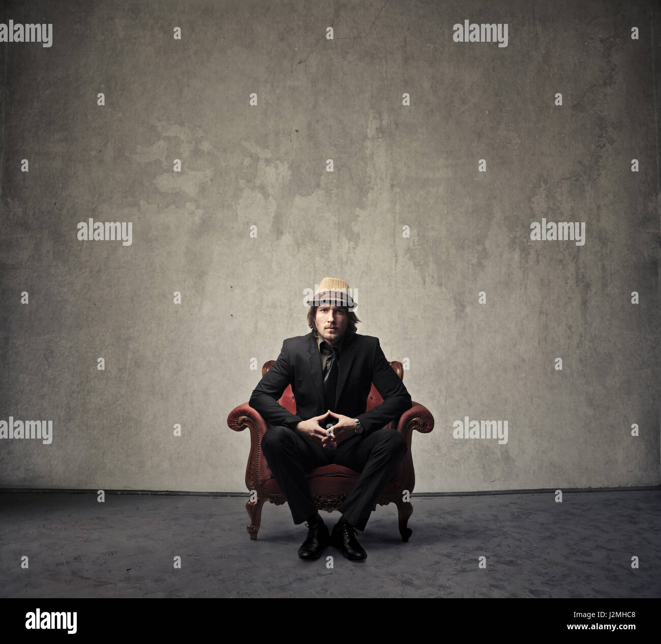 Boy facing wall hi-res stock photography and images - Alamy