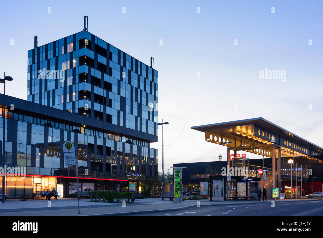 Wels Hauptbahnhof (main station) building, square Bahnhofplatz, Wels ...