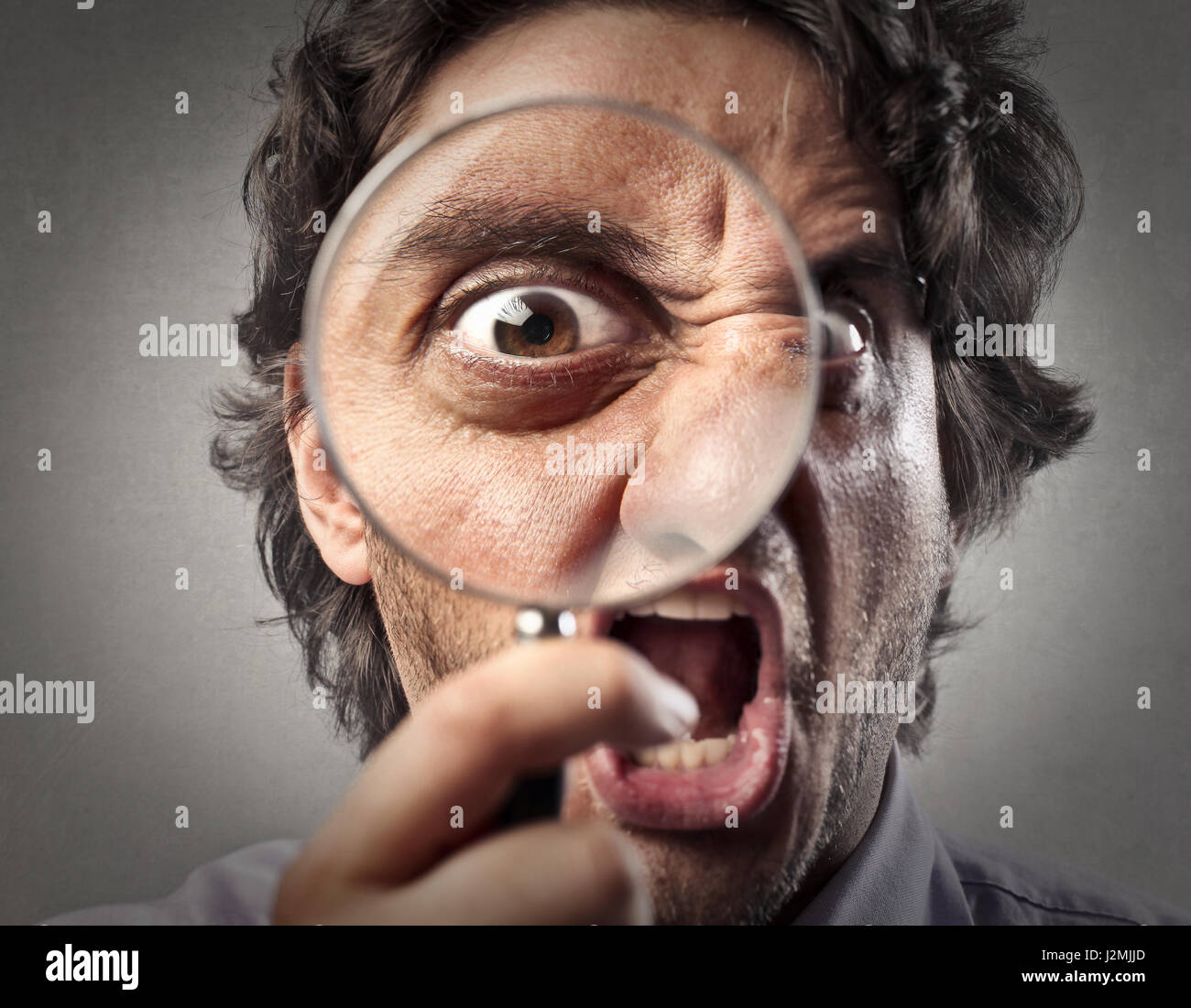 Man holding magnifying glass hi-res stock photography and images - Alamy
