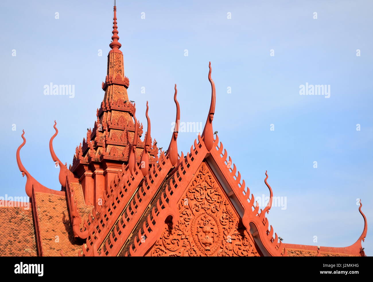 Khmer roof hi-res stock photography and images - Alamy