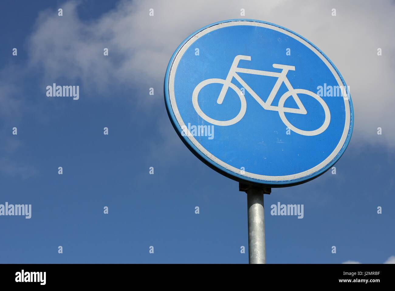 Cycles traffic sign hi-res stock photography and images - Alamy