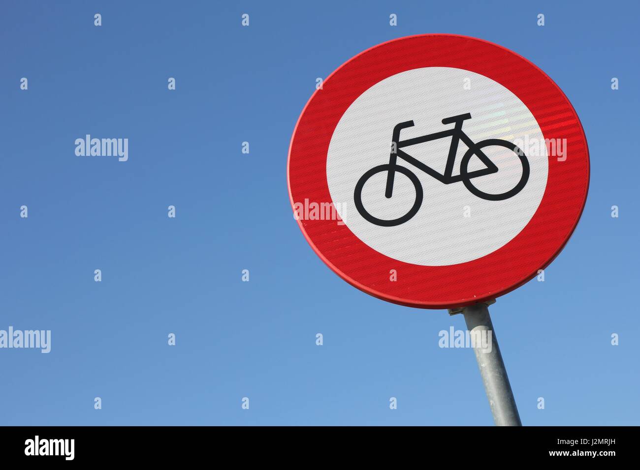 No entry for cycles traffic sign hi-res stock photography and images ...