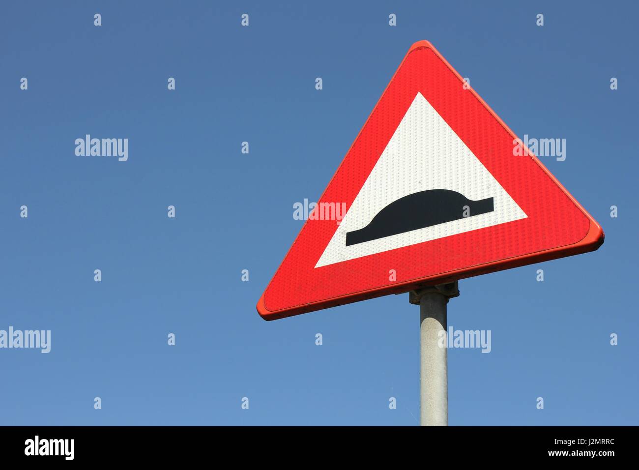 Speed bump sign hi-res stock photography and images - Alamy