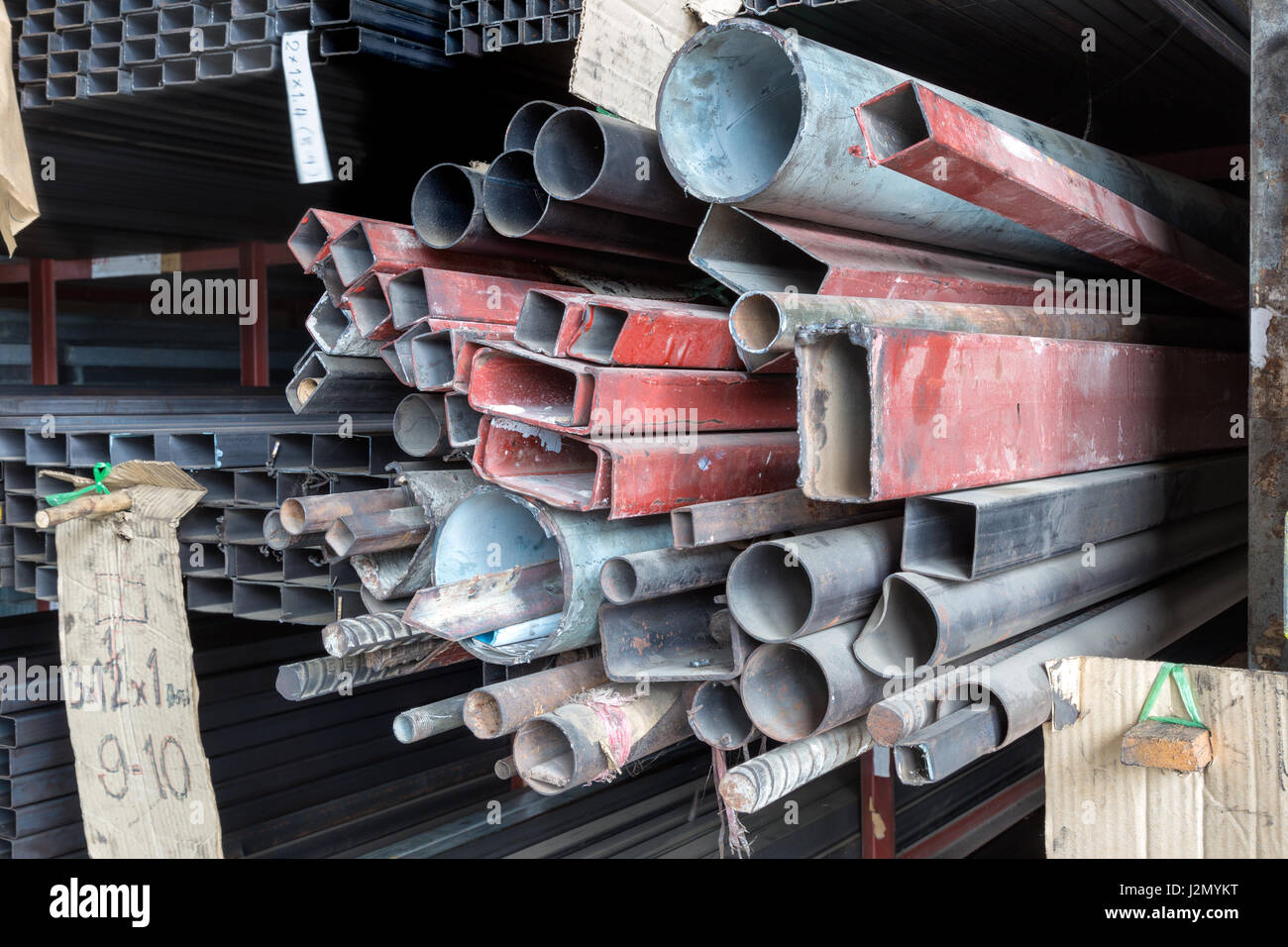 Pipe racks hi-res stock photography and images - Alamy