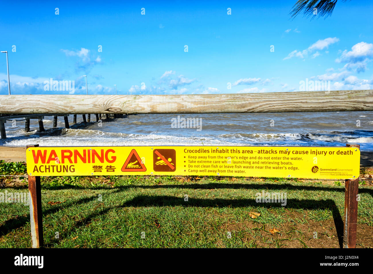 Danger sign warning of crocodiles hi-res stock photography and images ...