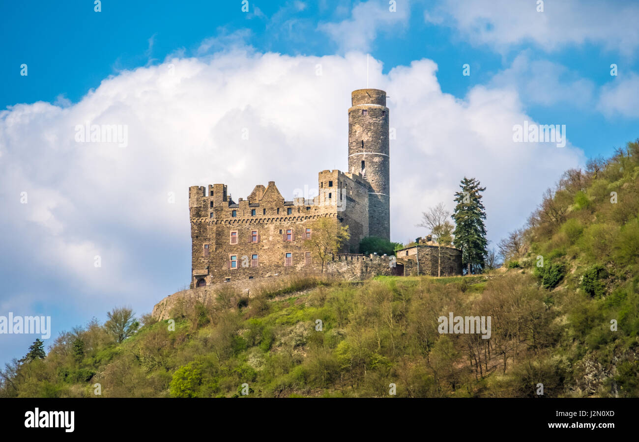 Nollig Castle ruins ( Ruine Nollig) above the village of Lorch in Hesse ...