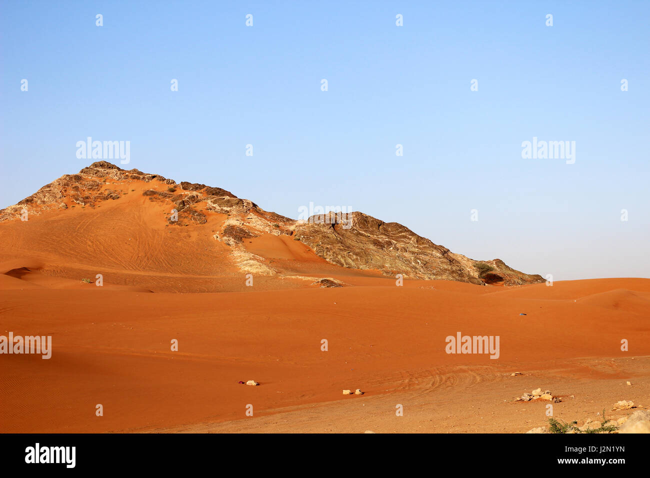rocky outcrop in sharjah desert Stock Photo - Alamy