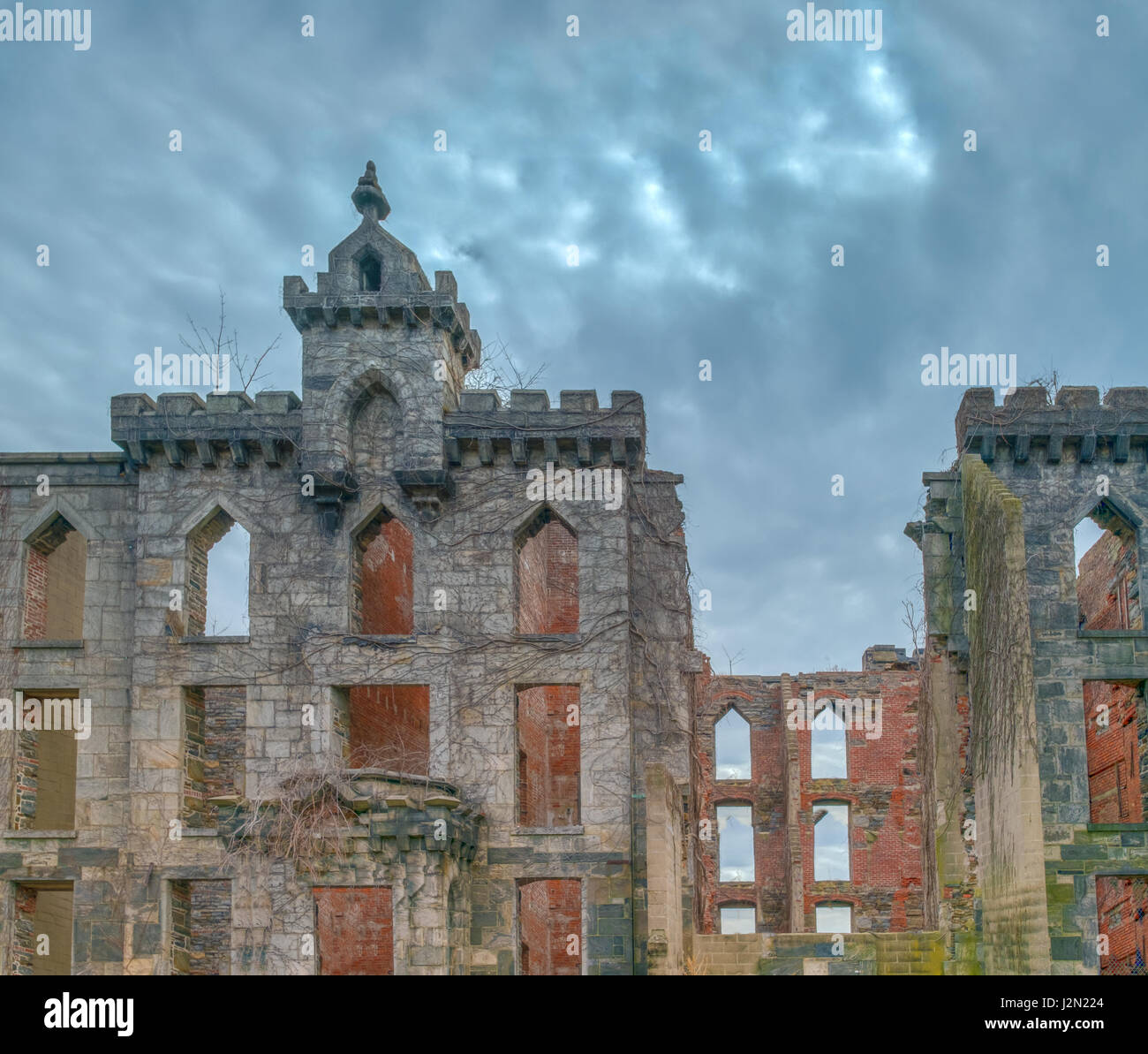 The ruins of the Smallpox Hospital on Roosevelt Island in Manhattan ...