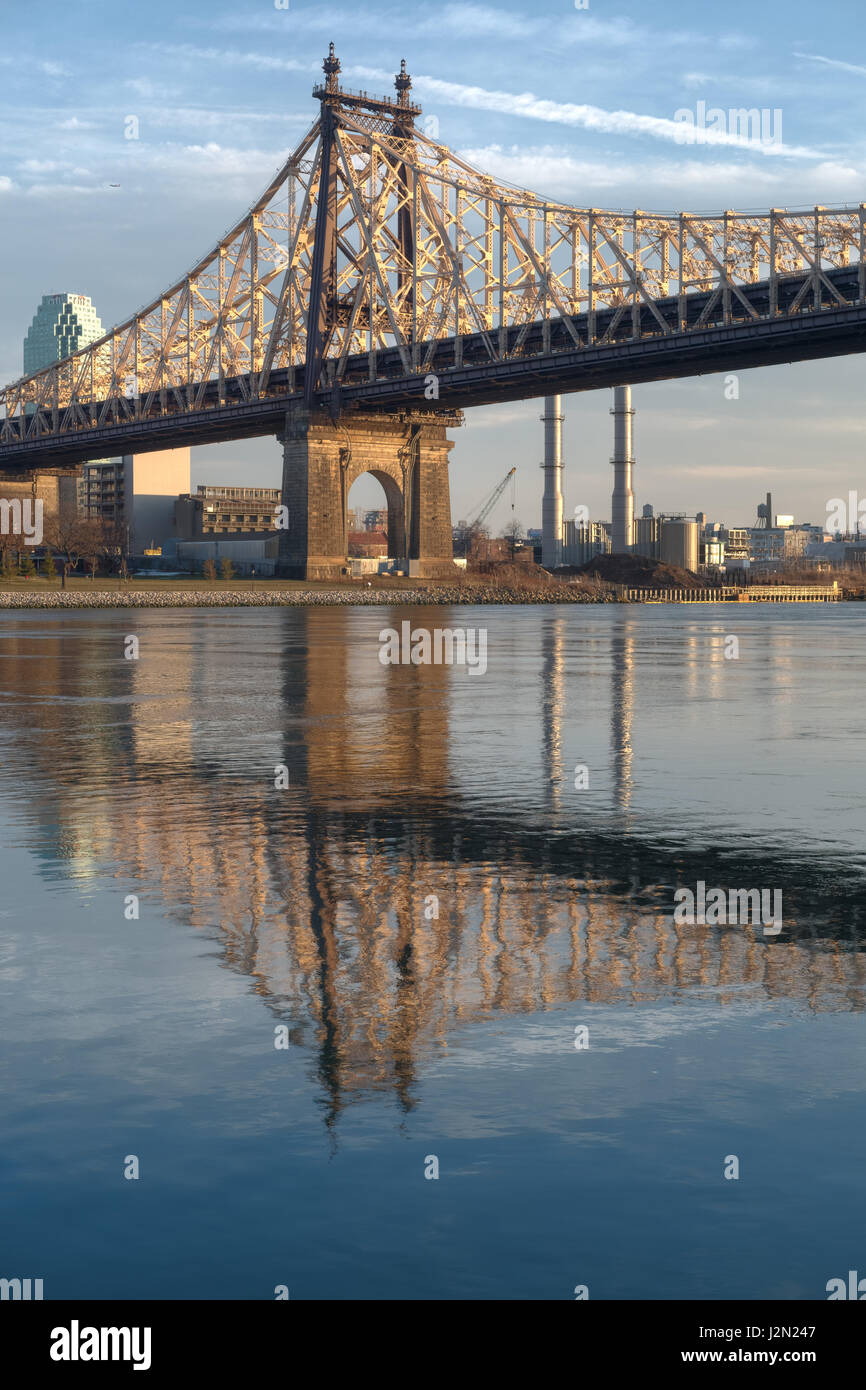 Queensborough Bridge between Roosevelt Island and Long Island City in ...