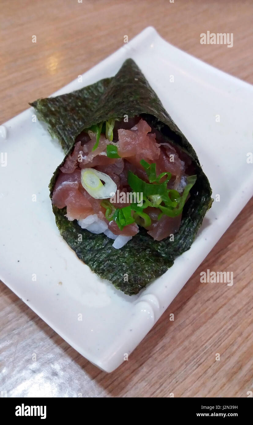 Temaki sushi roll hi-res stock photography and images - Alamy