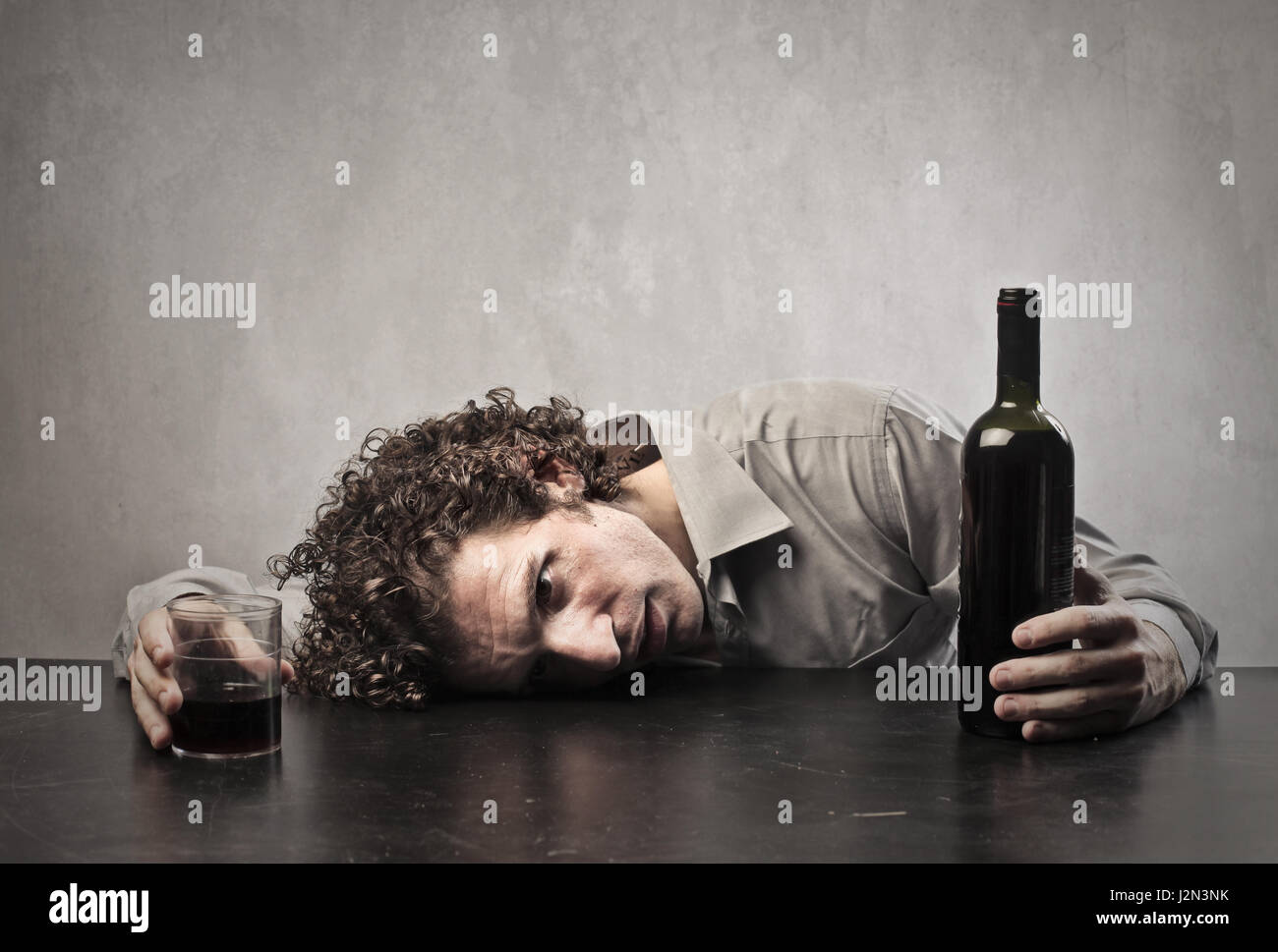 Man laying table hi-res stock photography and images - Alamy