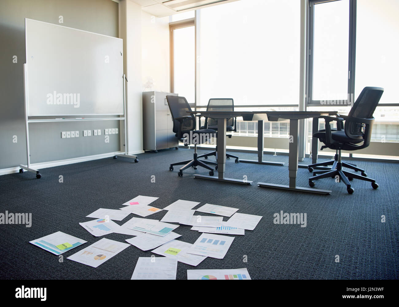 Scattered paperwork hi-res stock photography and images - Alamy