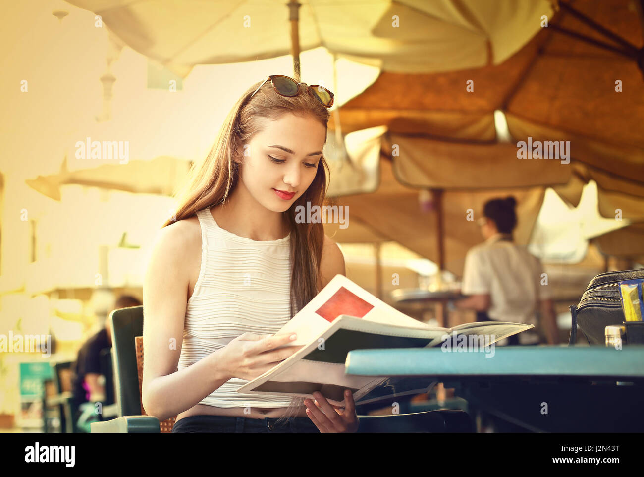 Young woman reading outside Stock Photo - Alamy