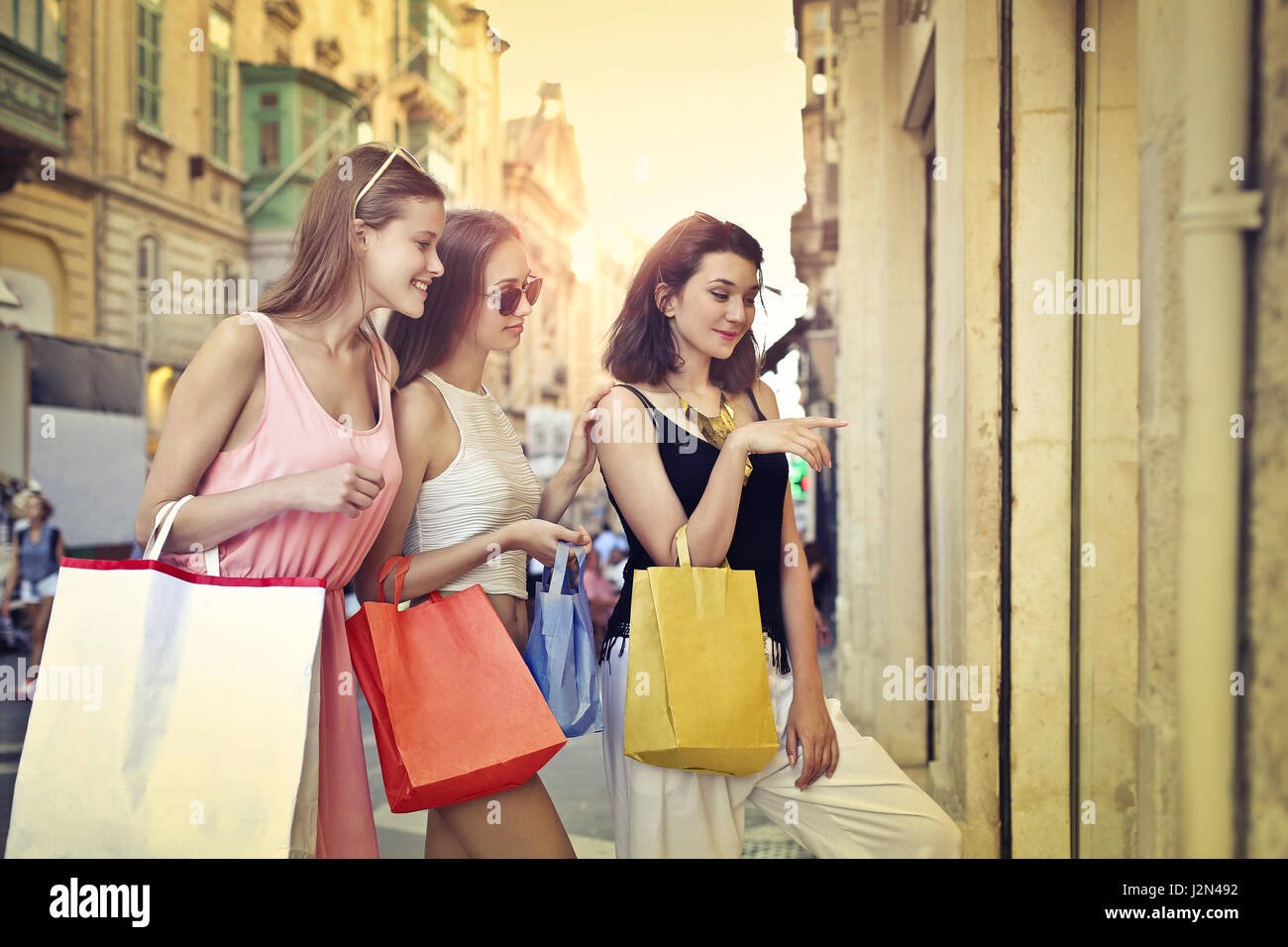 3 young women shopping around Stock Photo - Alamy