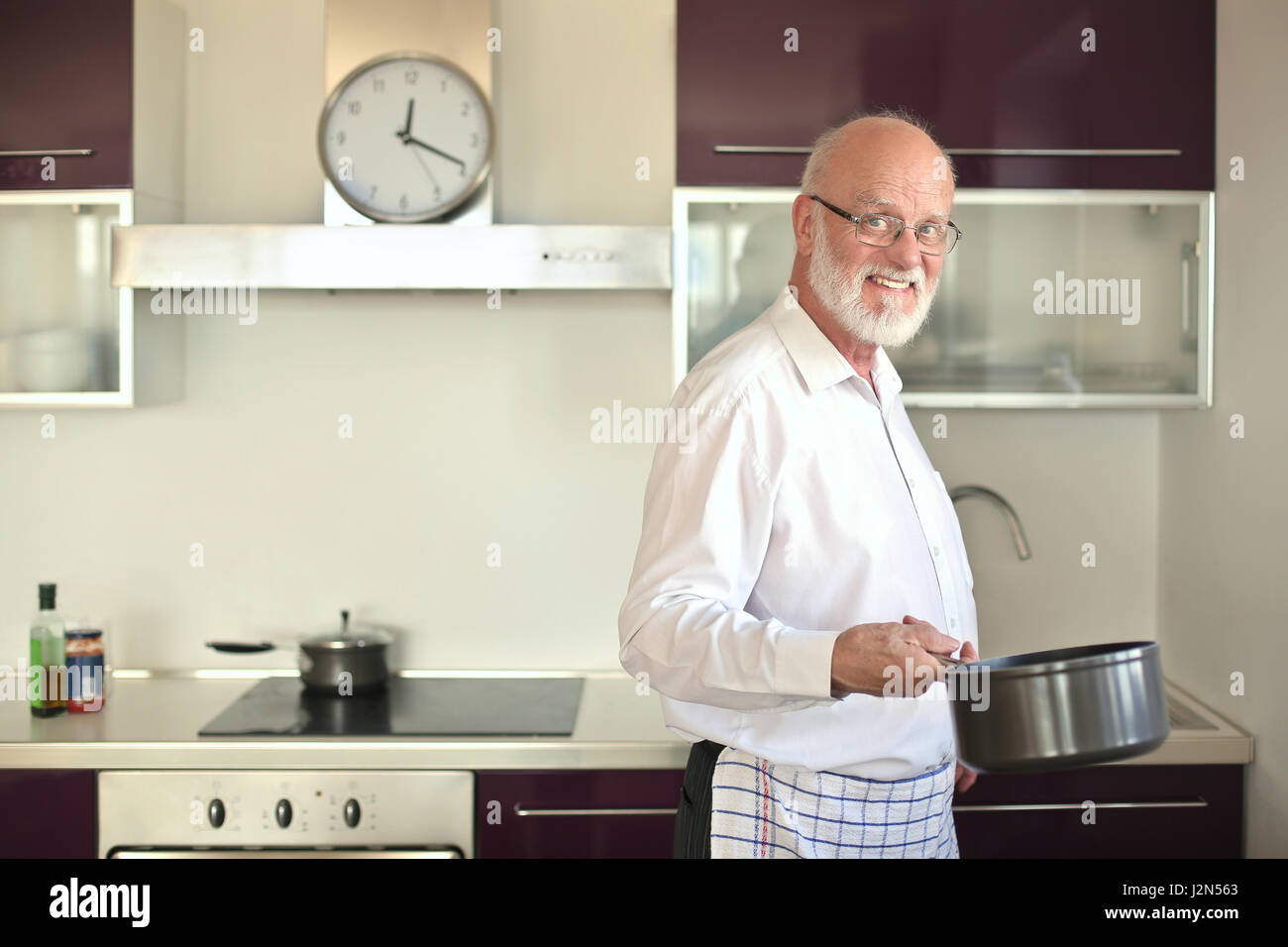 Old man cooking in kitchen Stock Photo - Alamy