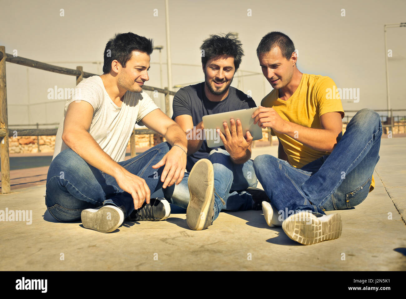 3 men sitting hi-res stock photography and images - Alamy