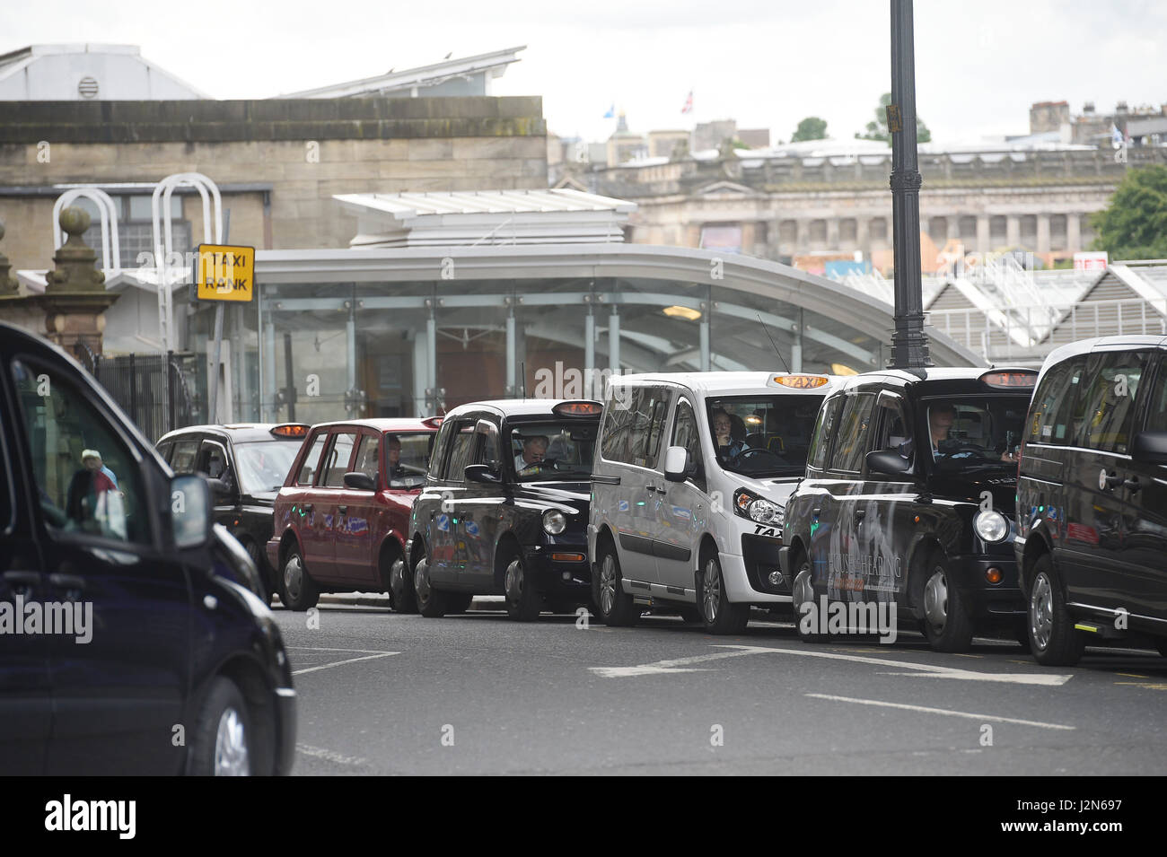 Black cab taxi rank hi-res stock photography and images - Alamy
