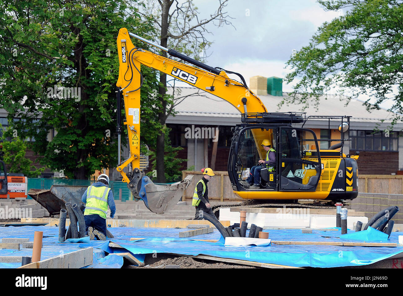 Builder construction hi-res stock photography and images - Alamy