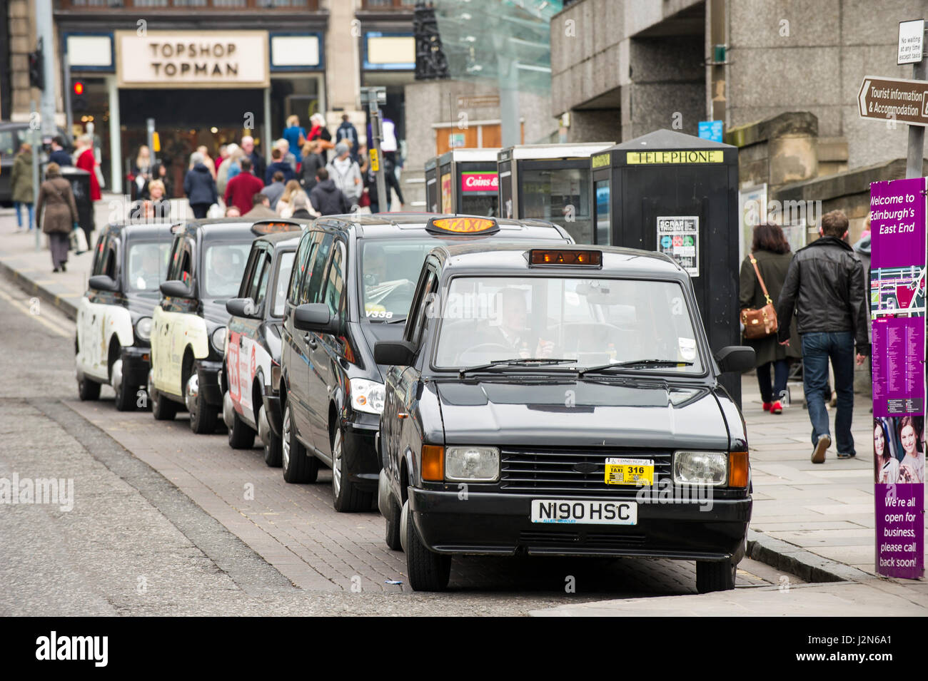 Edinburgh taxi cab hi-res stock photography and images - Alamy