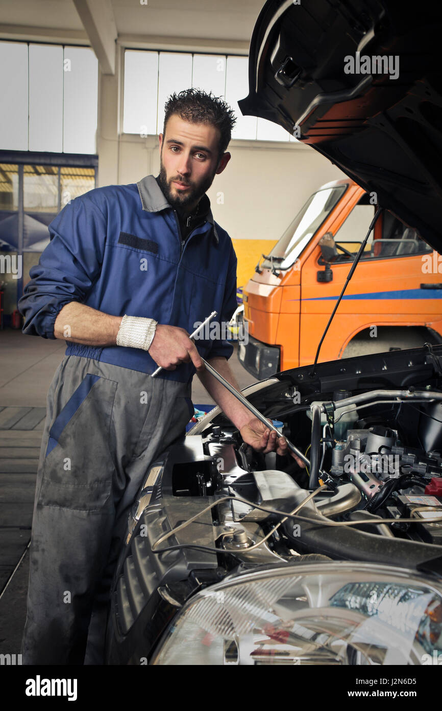 Mechanic working on car Stock Photo - Alamy