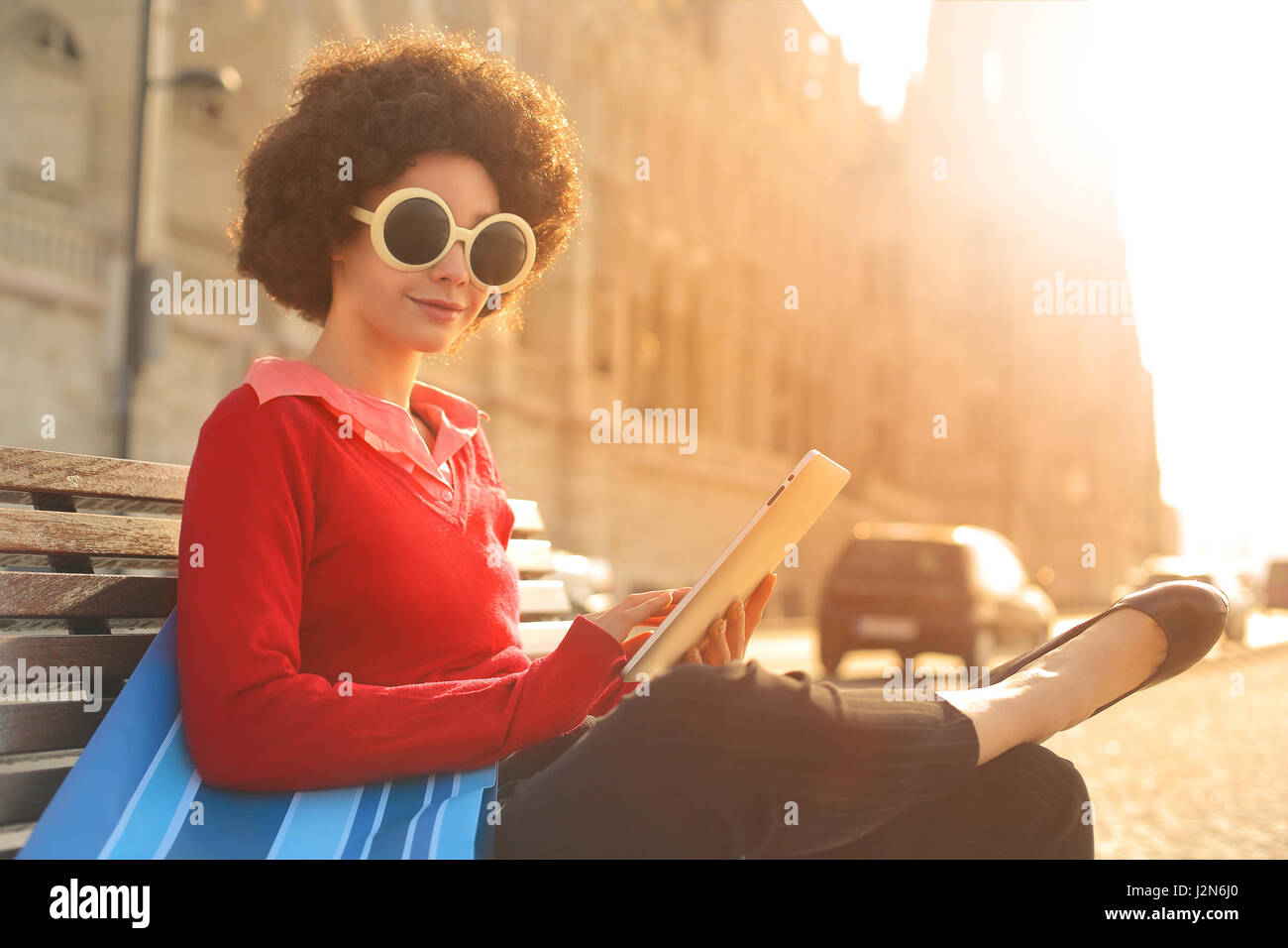 Woman reading outside Stock Photo - Alamy