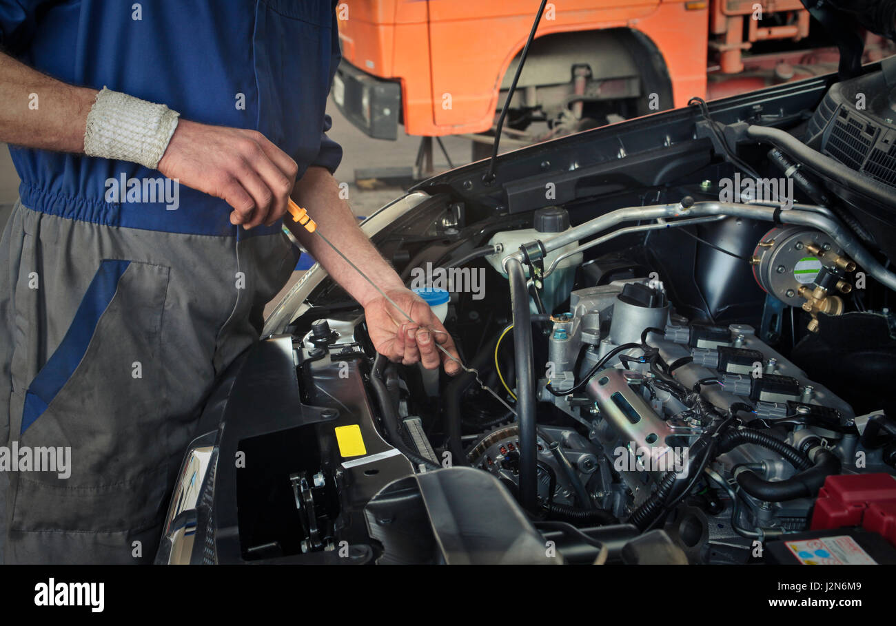 Mechanic working on car hi-res stock photography and images - Alamy