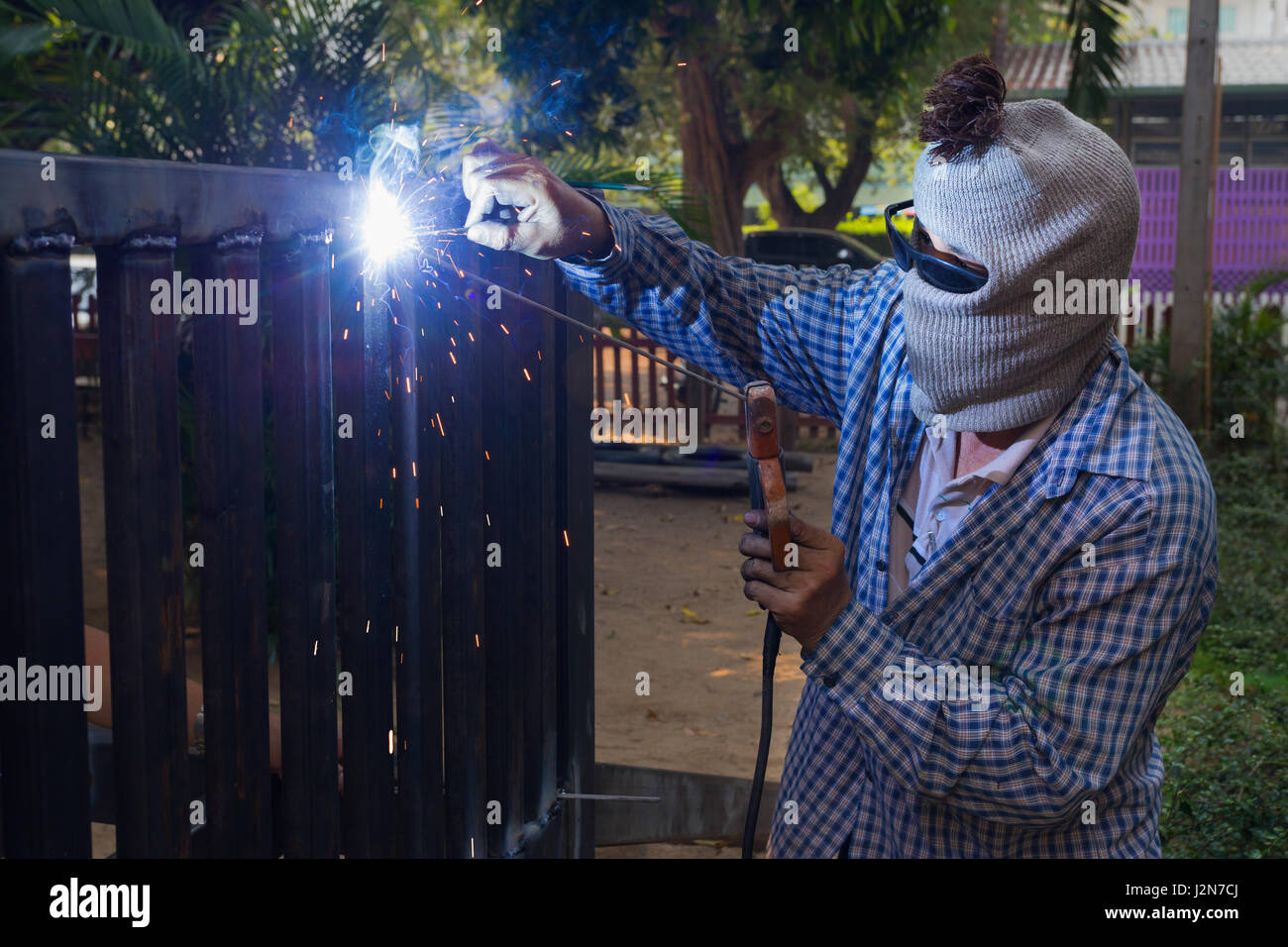 Worker safety cloth welding metal hi-res stock photography and images ...