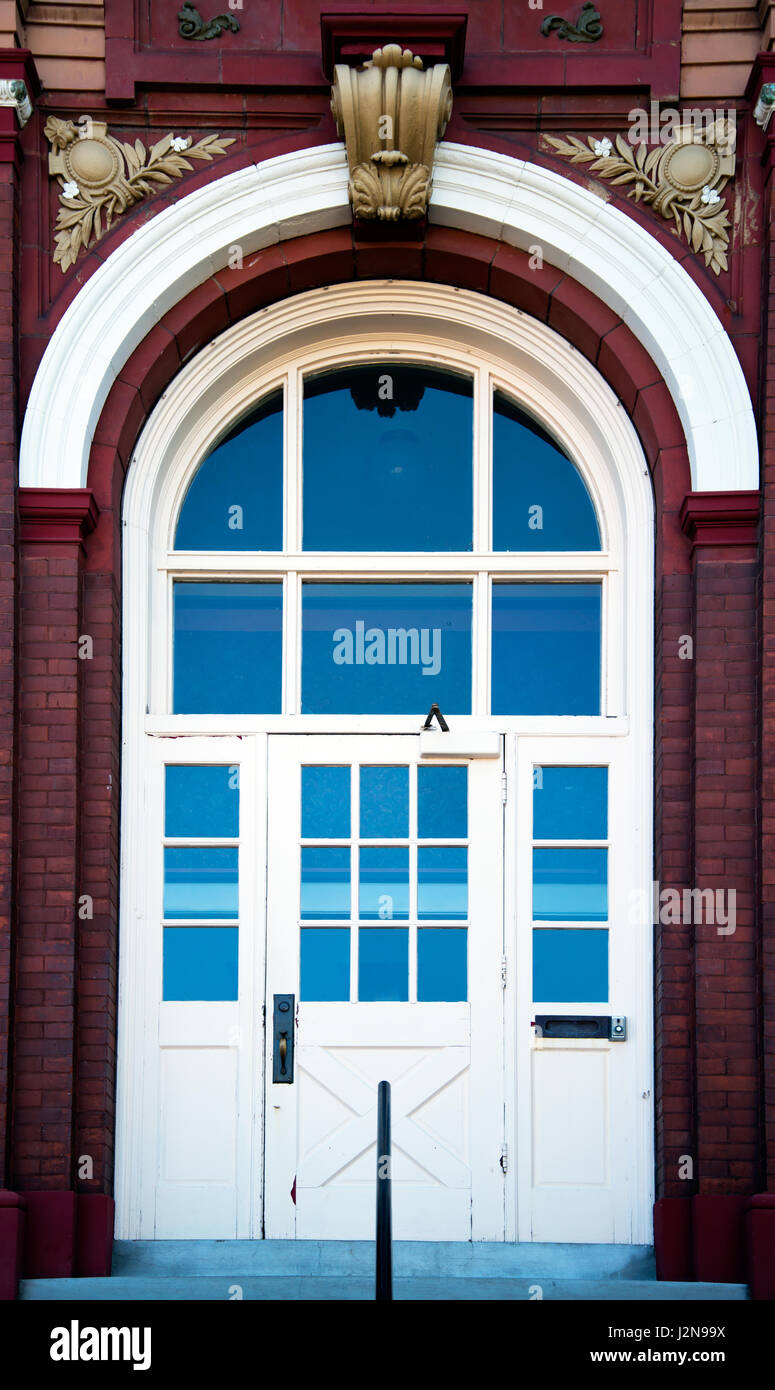 Large building arched windows hi-res stock photography and images - Alamy