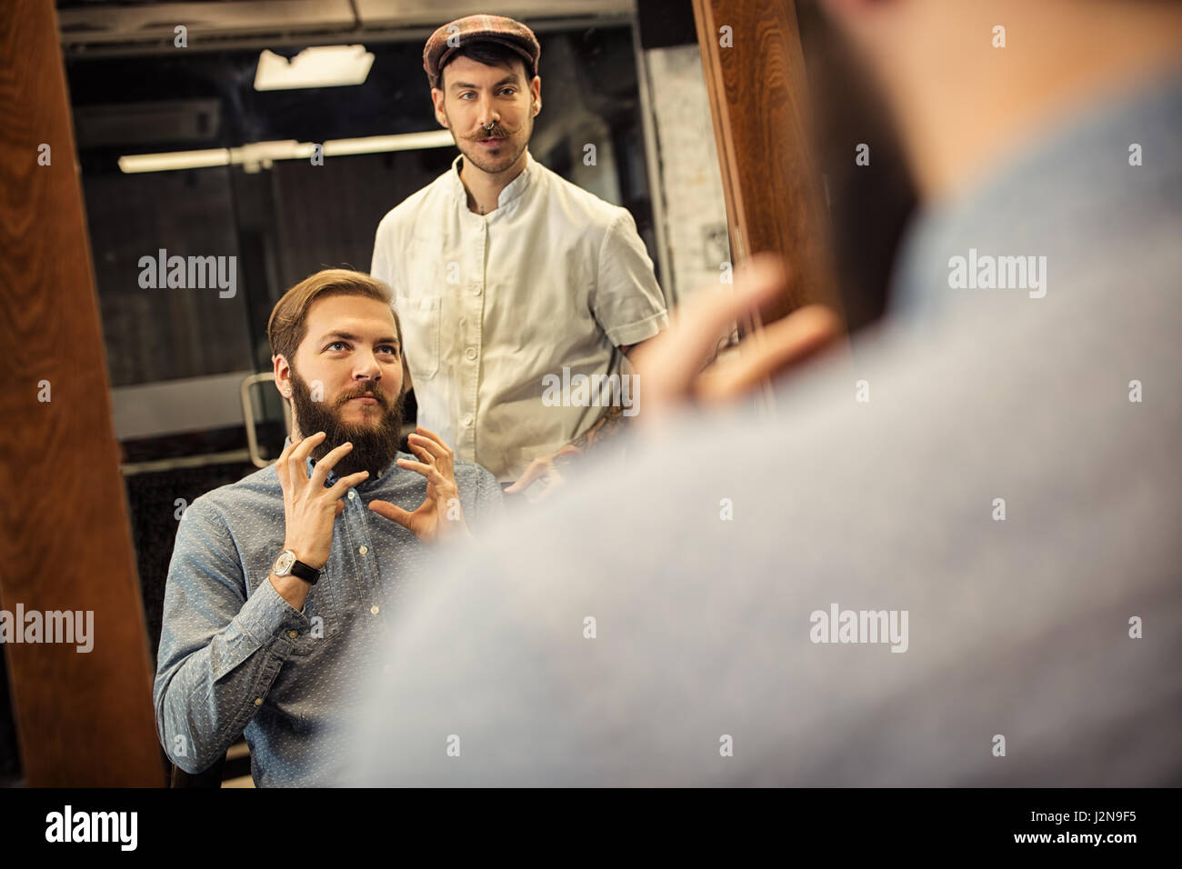 Male salon barbershop retro hi-res stock photography and images - Alamy