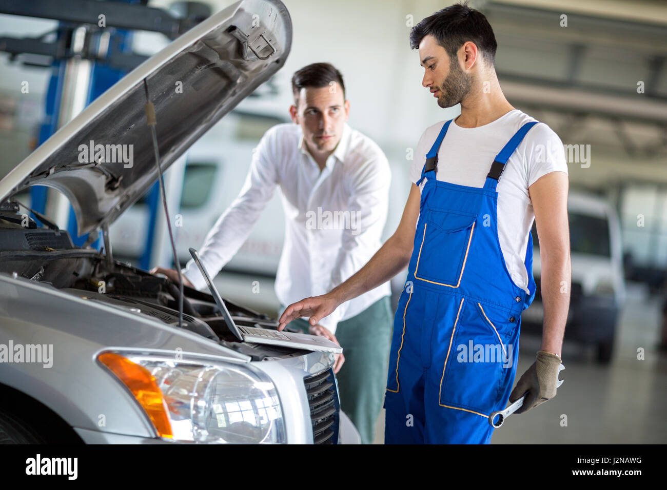 Professional mechanical employee car hi-res stock photography and ...