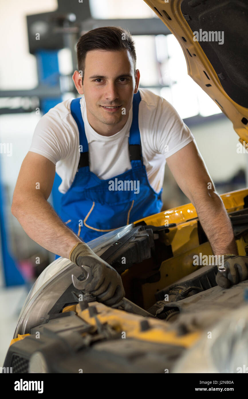 portrait mechanic working on engine on car Stock Photo - Alamy