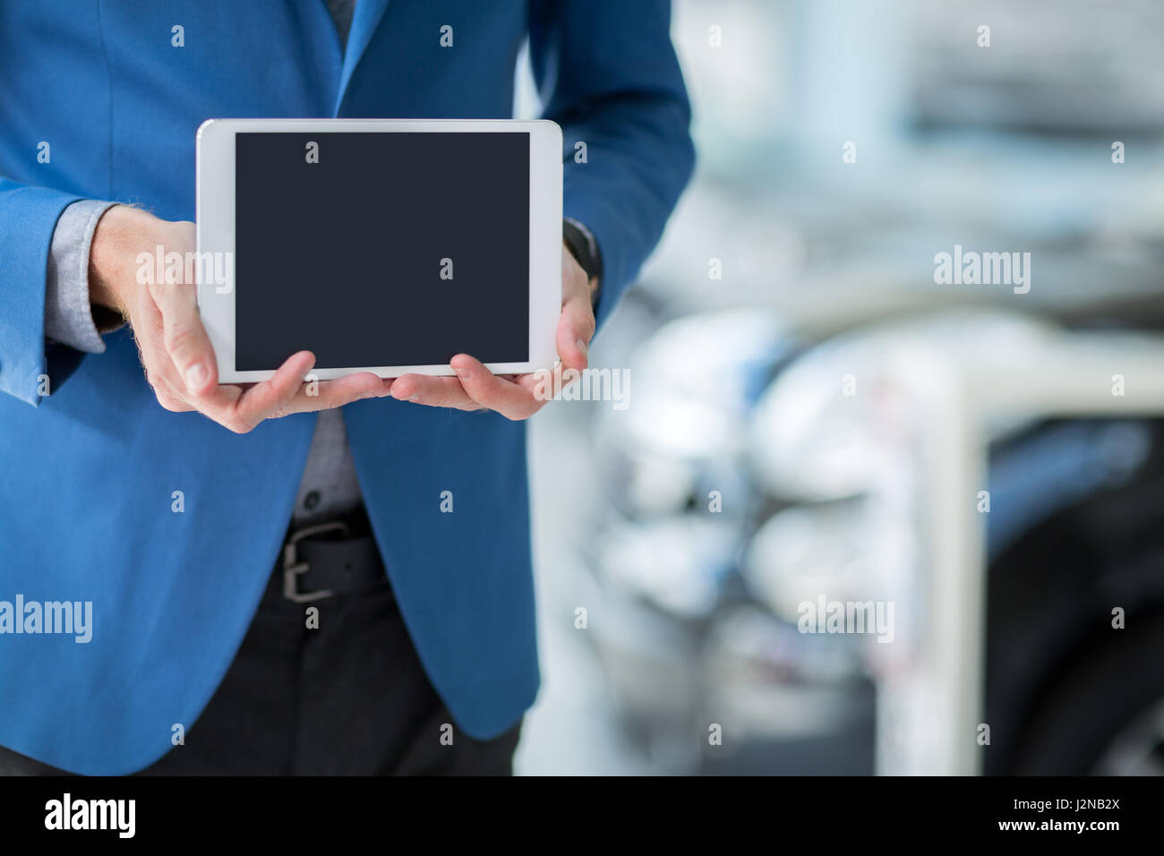Car showroom empty hi-res stock photography and images - Alamy